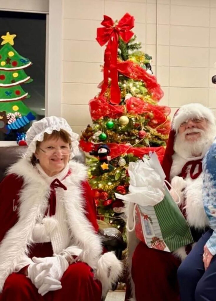 Une célébration de Noël qui donne un peu de chaleur à des usagers - Le ...